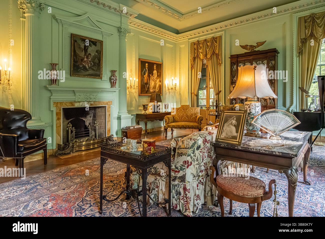 Ornate morning room with green walls at the 1920s Swan House mansion ...