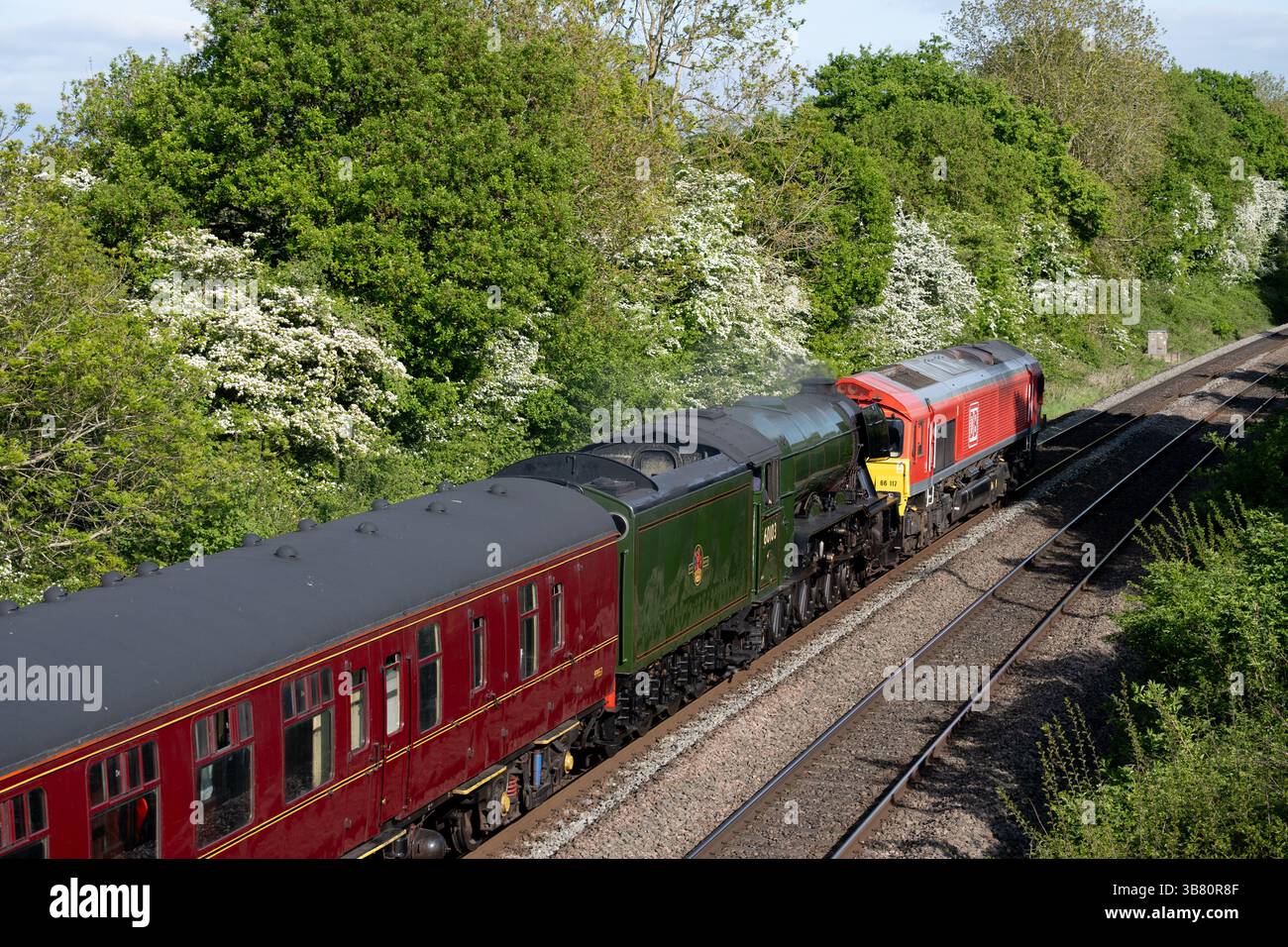 DB class 66 diesel locomotive No. 66117 towing Class A3l locomotive ...