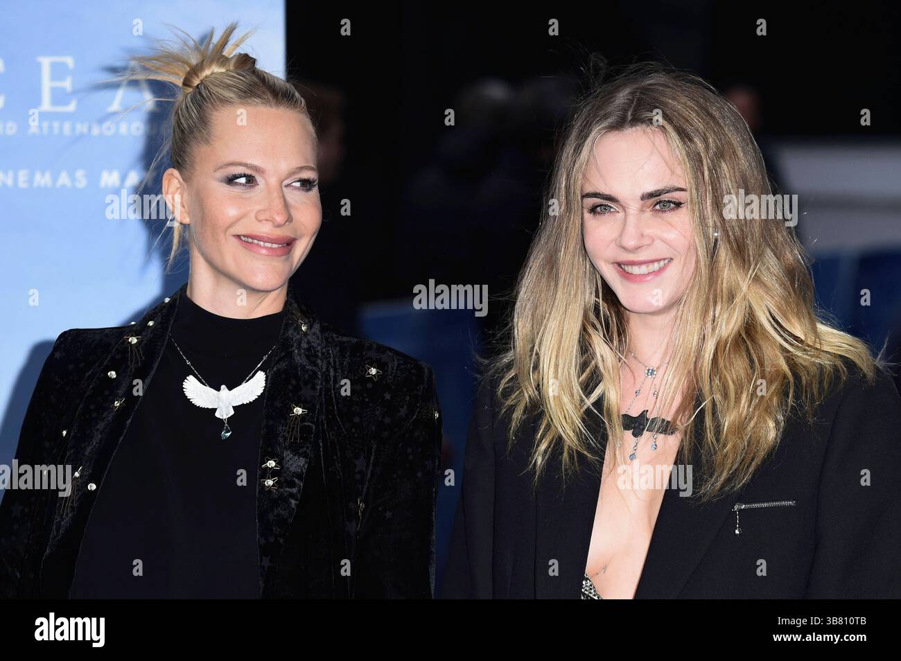 Poppy Delevigne Mit Schwester Cara Delevingne Bei Der Premiere Des