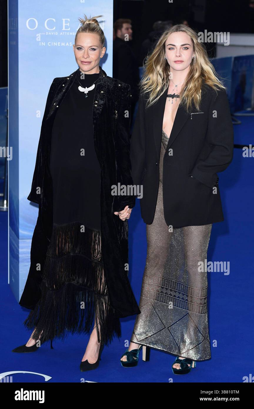 Poppy Delevigne Mit Schwester Cara Delevingne Bei Der Premiere Des