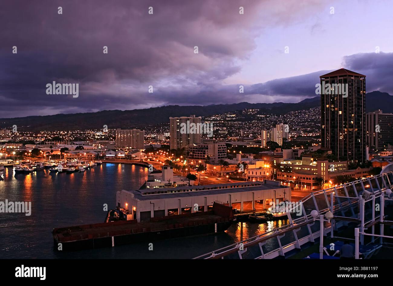 City skyline Honolulu downtown. Metropolis Hawaii Uni. The beautiful ...