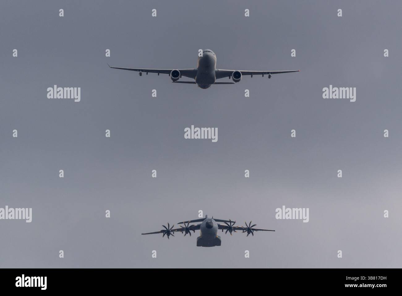 VE Day 80th anniversary RAF flypast over The Mall, London, UK. Royal ...