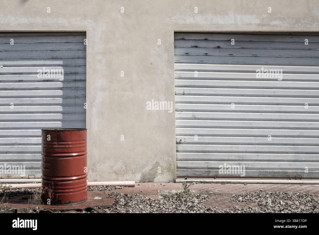 Old metal structure stands hi-res stock photography and images - Alamy