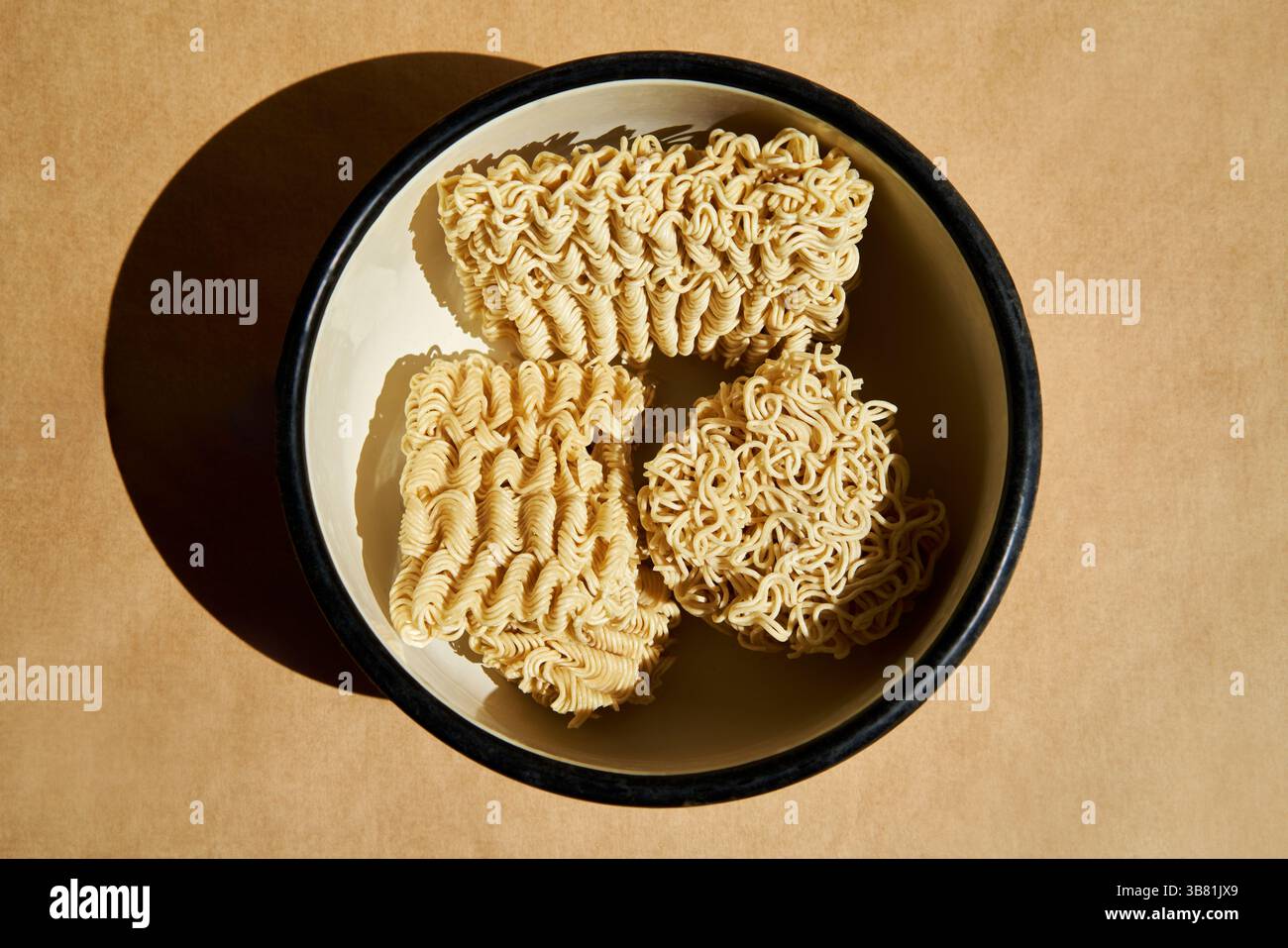 Dry instant noodles inside hi-res stock photography and images - Alamy