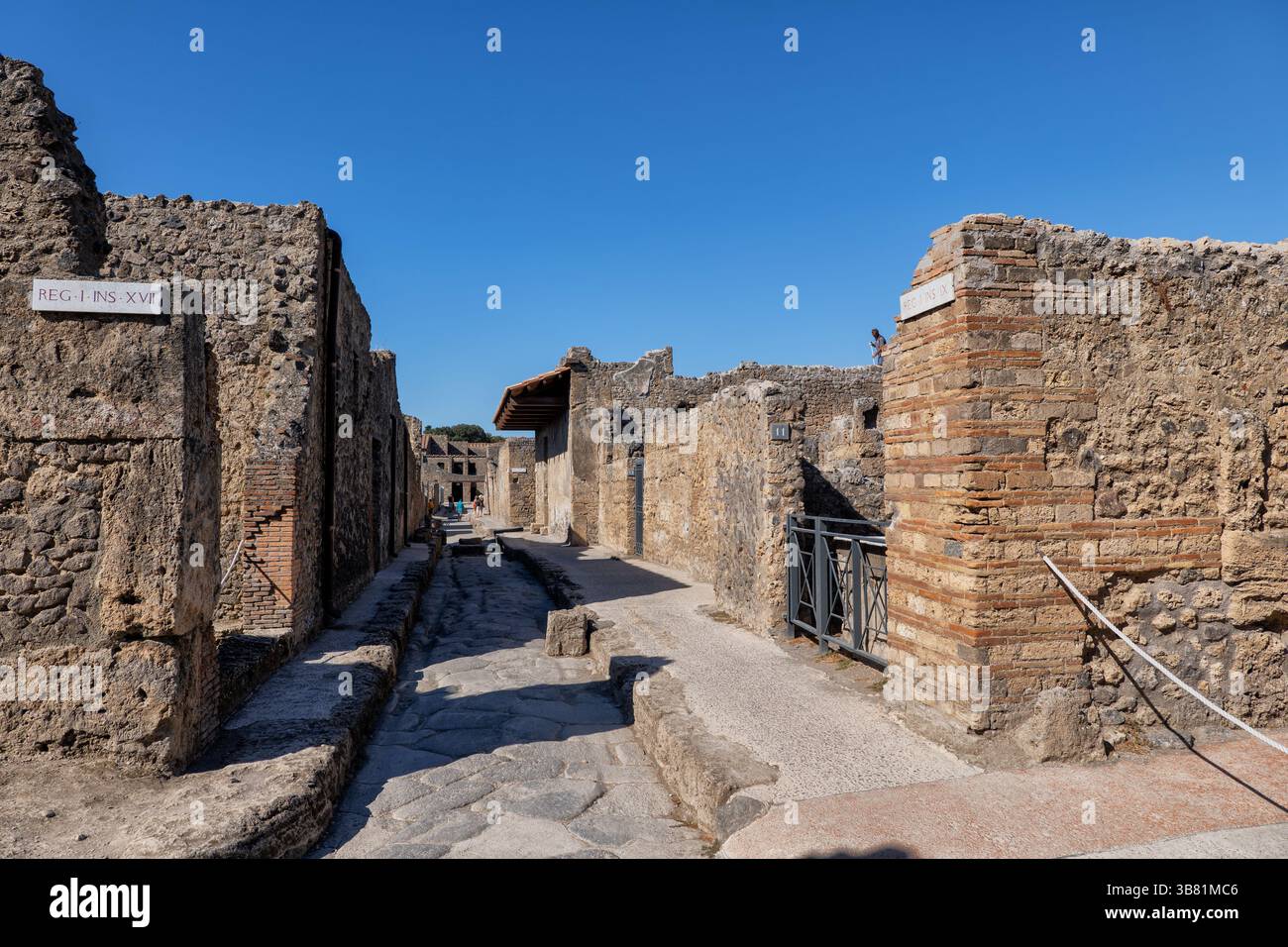 Eruption roman city of pompeii in 79 ad hi-res stock photography and ...