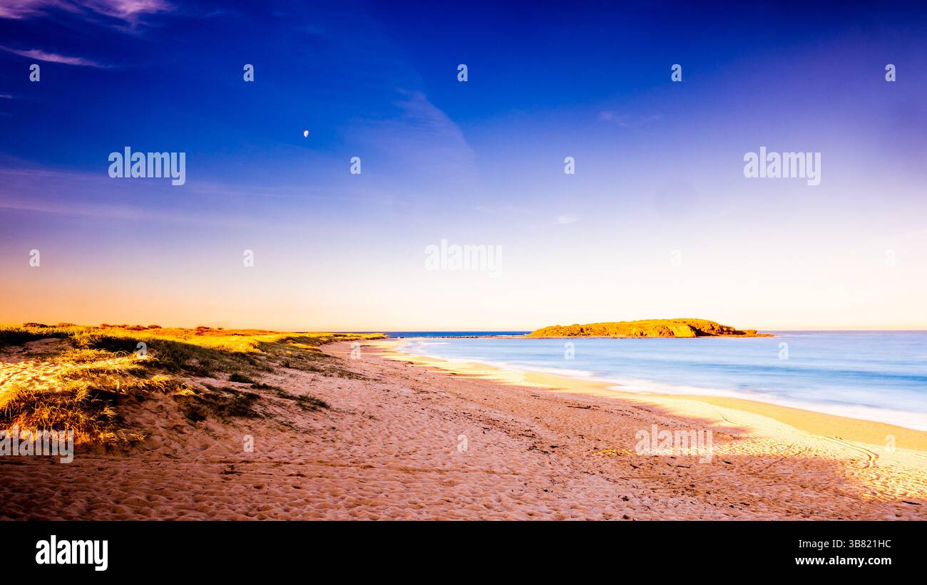 View of Windang Beach and Island Stock Photo - Alamy