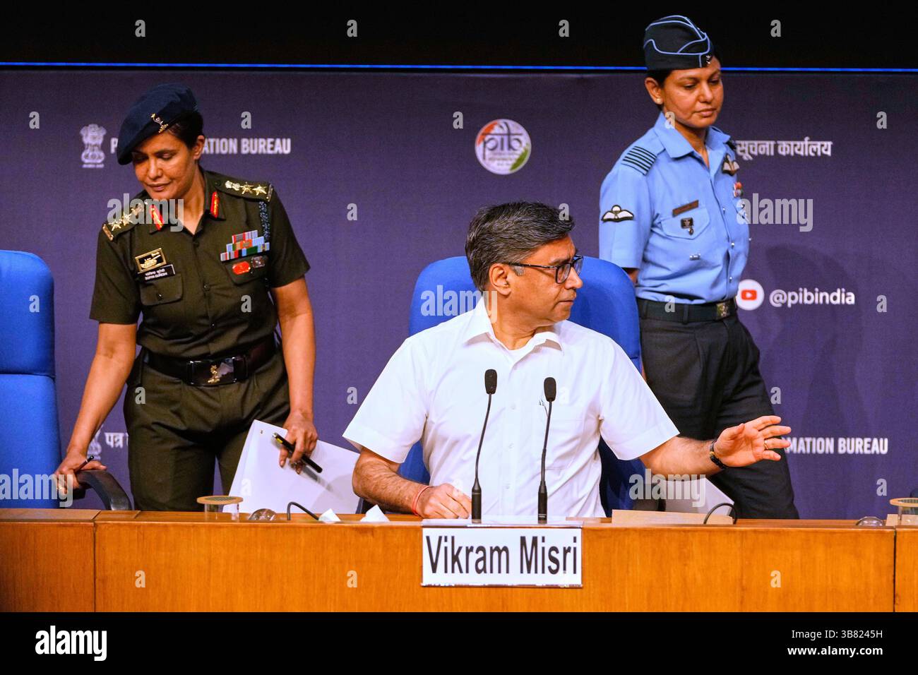 India's Foreign Secretary Vikram Misri, center, with Indian army ...