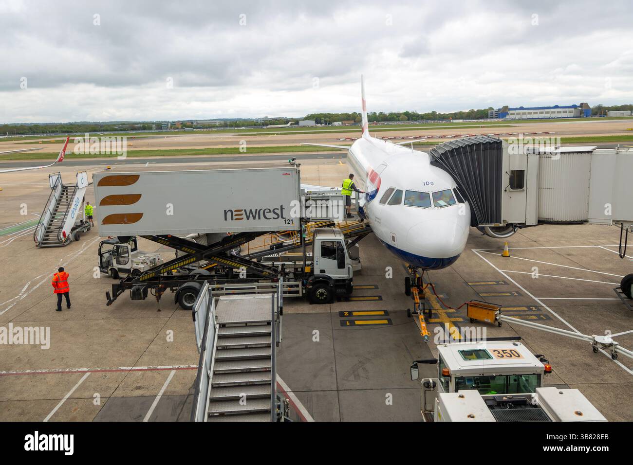 Ground crew British Airways BA Euroflyer Airbus A320 aircraft, south ...