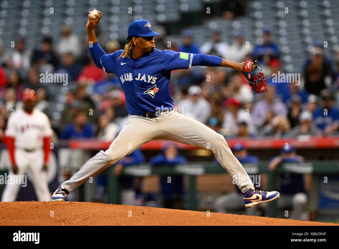 Toronto Blue Jays starting pitcher José Ureña throws to a Los Angeles ...