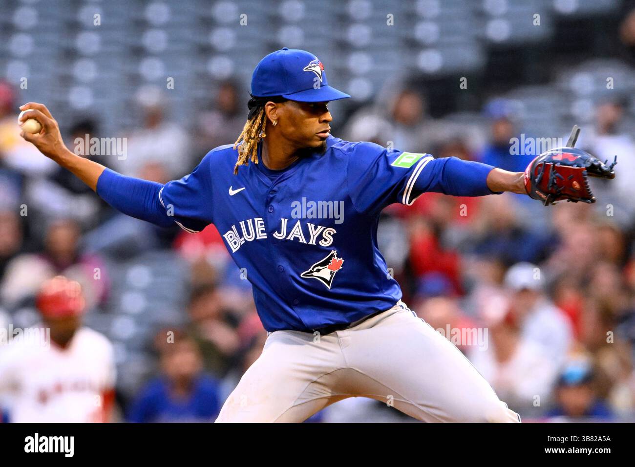 Toronto Blue Jays starting pitcher José Ureña throws to a Los Angeles ...