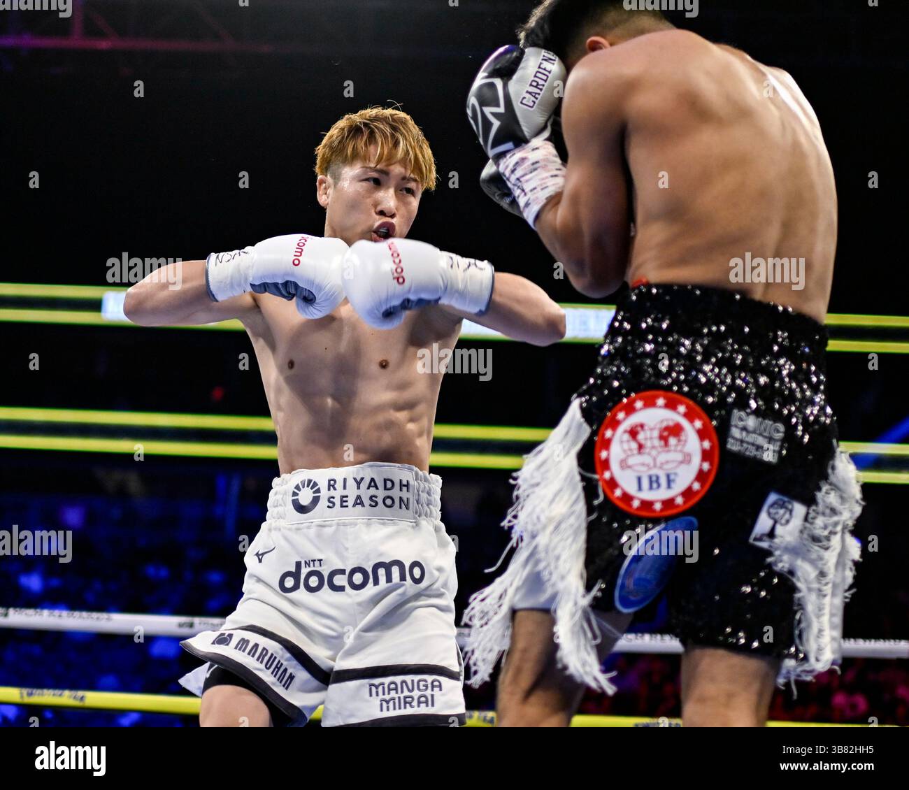 Champion Naoya Inoue (white gloves) of Japan and Ramon Cardenas (black ...