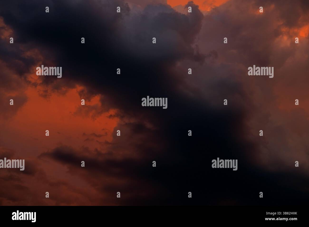 Beautiful stormy sunset sky hi-res stock photography and images - Alamy