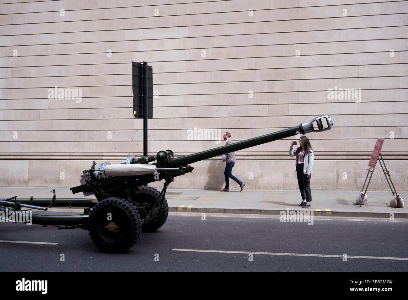 Members of the Honourable Artillery Company tow a field gun and return ...
