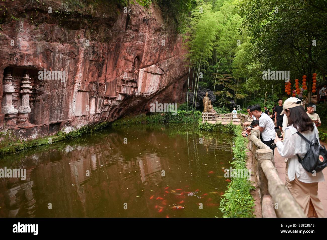 **CHINESE MAINLAND, HONG KONG, MACAU AND TAIWAN OUT** Tourists visit ...