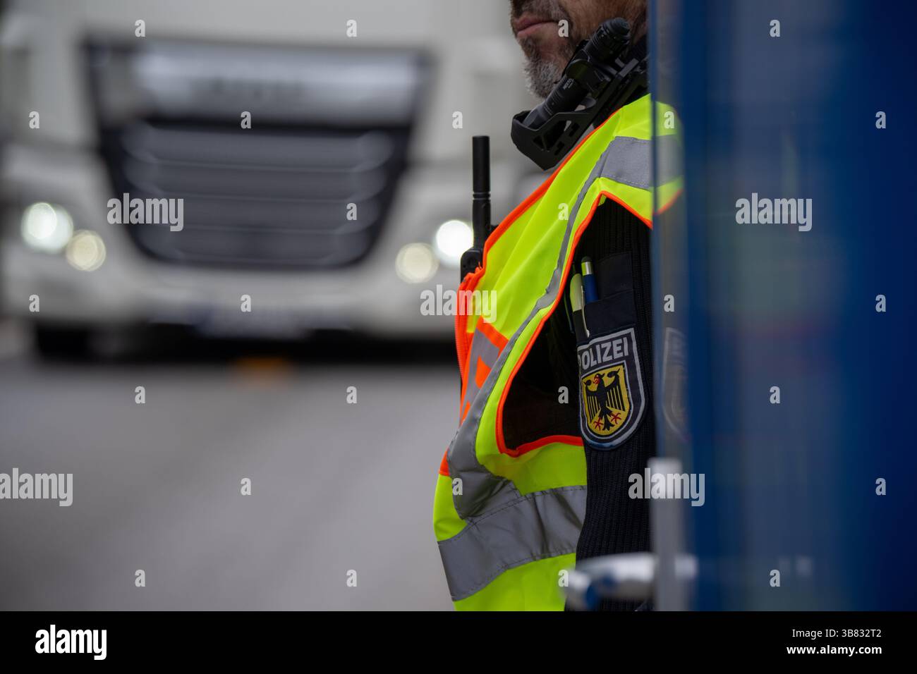 Trier, Germany. 07th May, 2025. Police officers check trucks in a tent ...