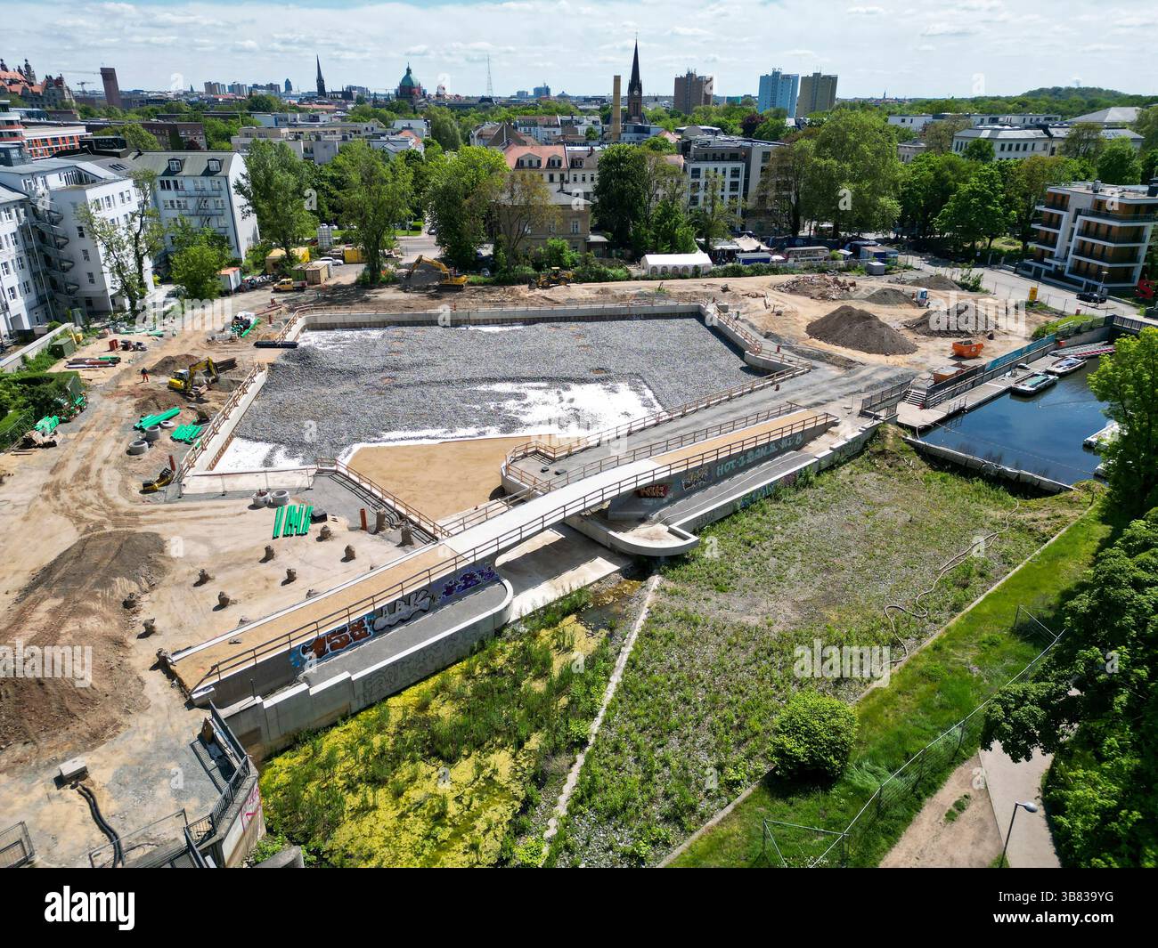 Leipzig, Germany. 06th May, 2025. Grass and plants grow at the bottom ...