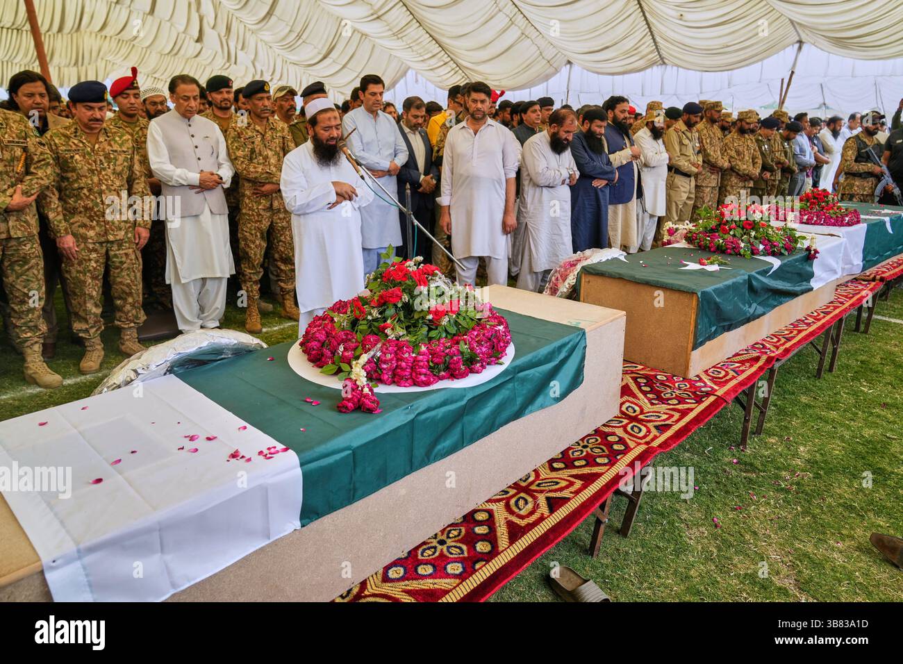 Pakistan army soldiers and others offer funeral prayers to the victims ...