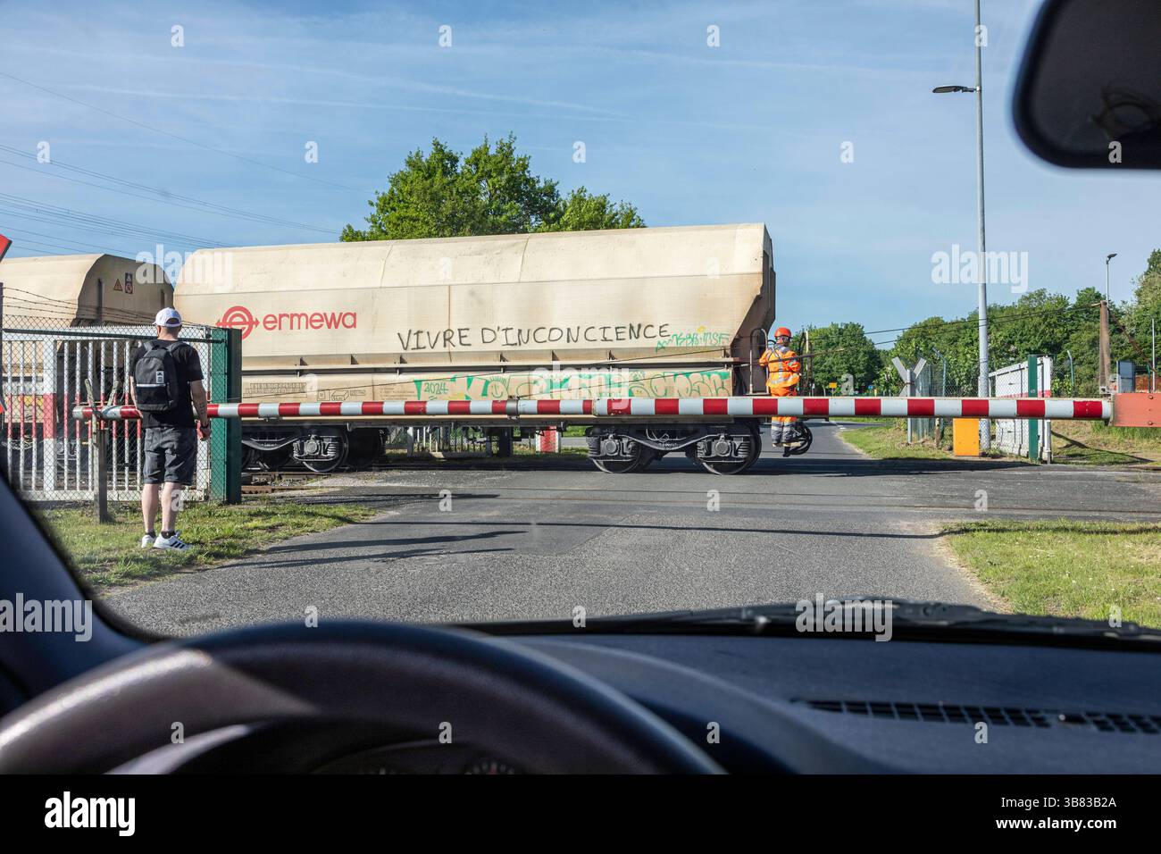 Beschrankter Bahnübergang - Rheinberg, Nordrhein-Westfalen, Deutschland ...