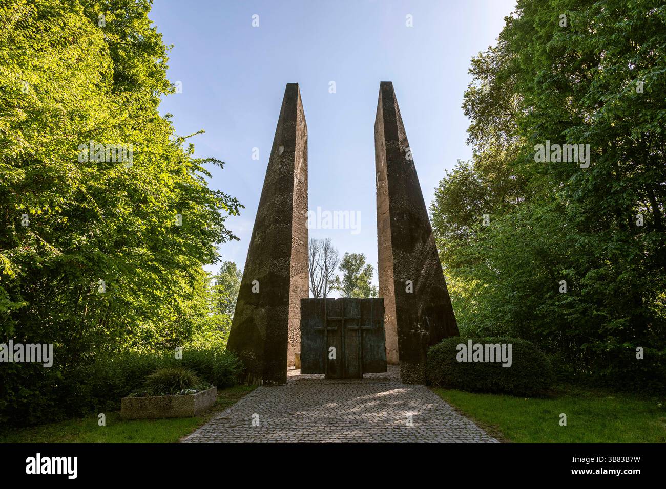 Das Tor der Toten, die Rheinberger Totengedächtnisstätte an der ...