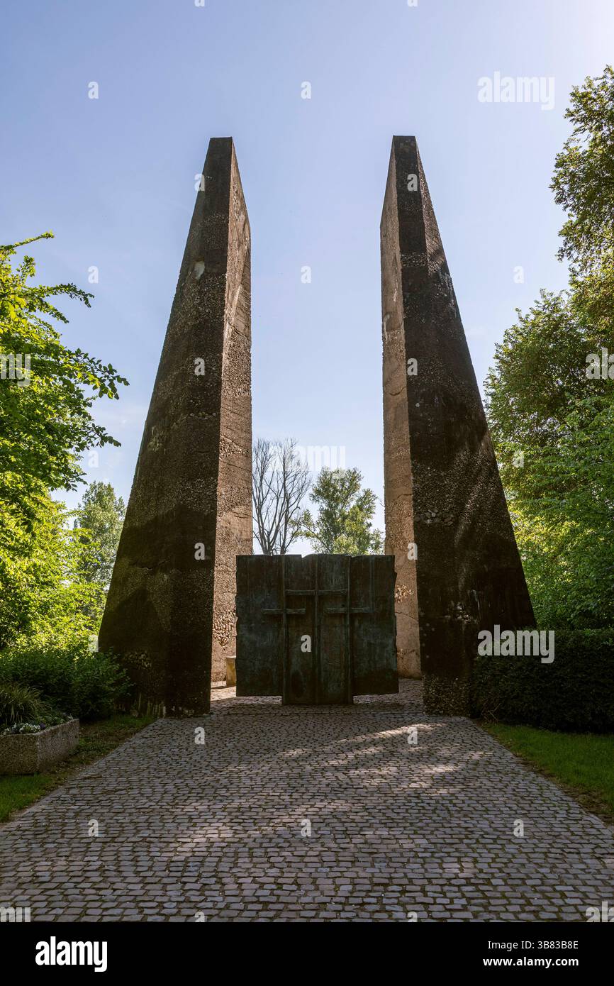 Das Tor der Toten, die Rheinberger Totengedächtnisstätte an der ...