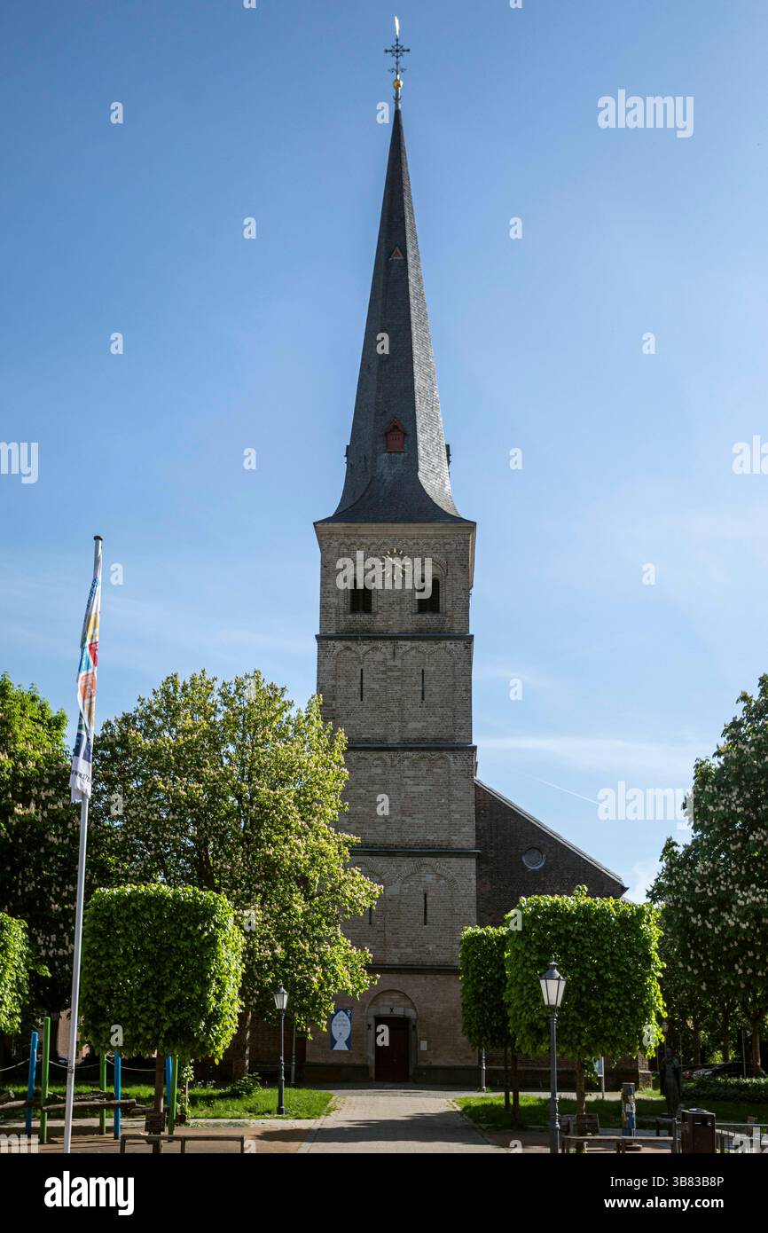 Pfarrkirche St. Peter - Rheinberg, Nordrhein-Westfalen, Deutschland ...