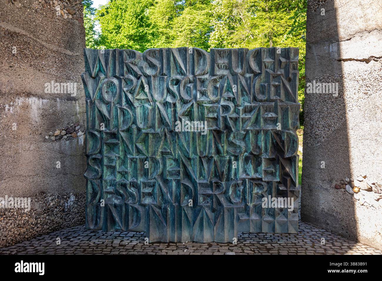 Das Tor der Toten, die Rheinberger Totengedächtnisstätte an der ...