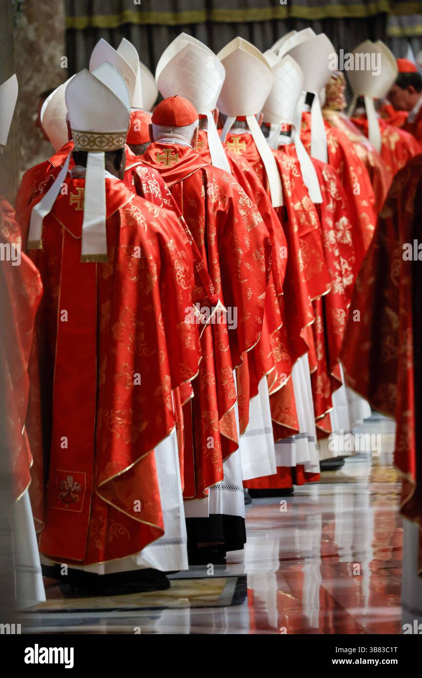 News - Il Conclave during Missa Pro Eligendo Pontefice, St. Peter s ...