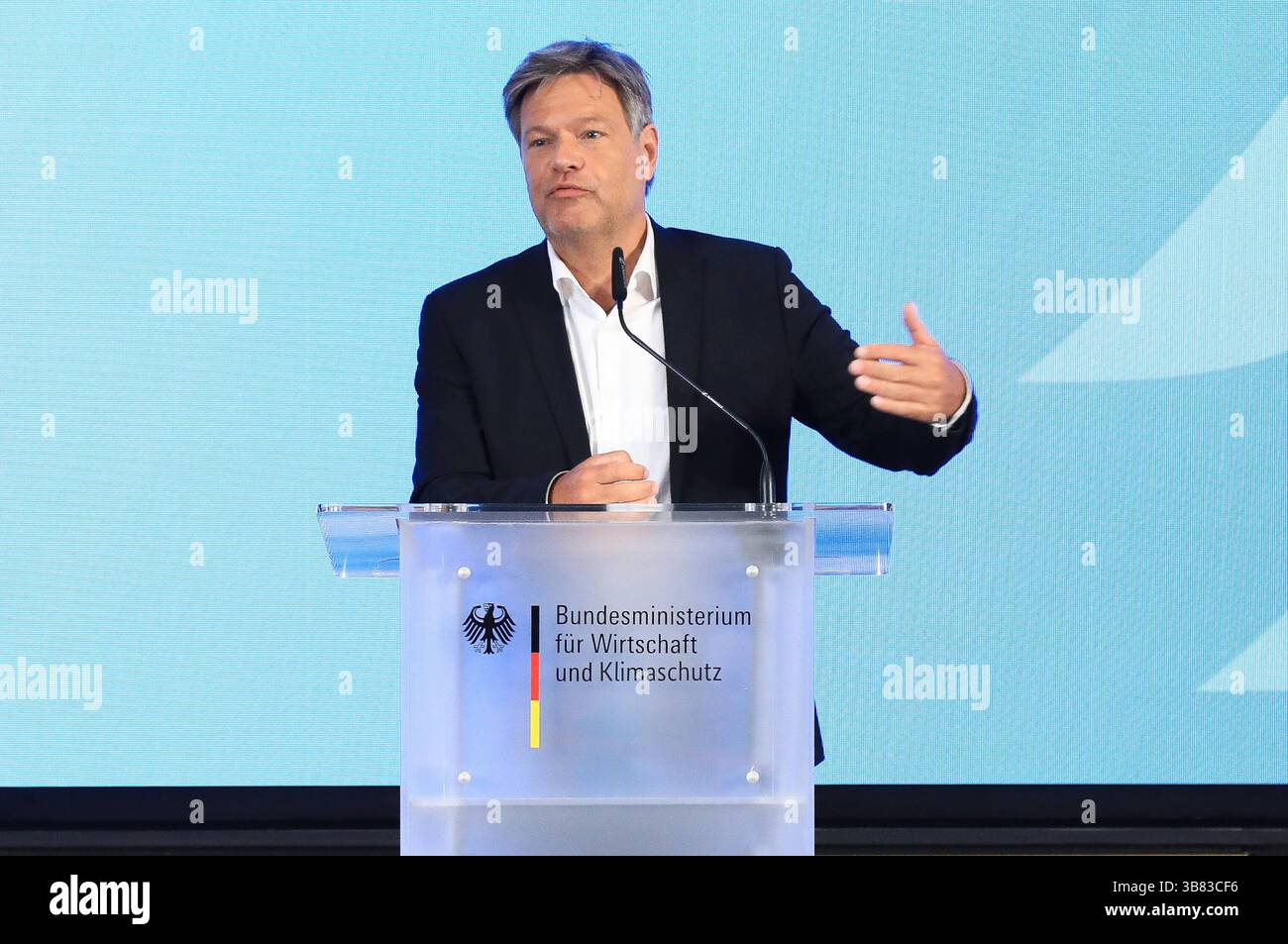 Übergabe des Bundeswirschaftsministerium von Robert Habeck an Katharina ...