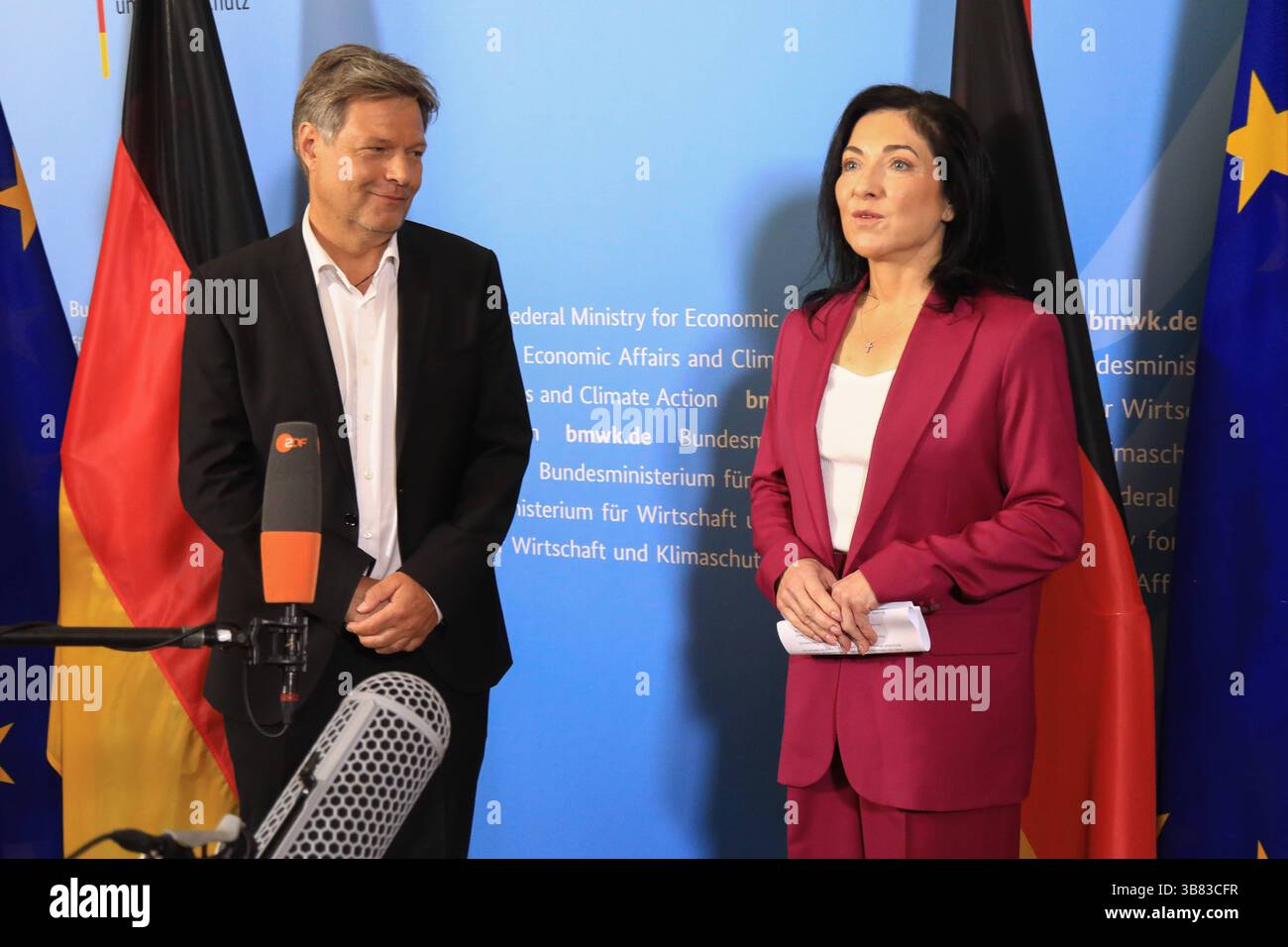 Übergabe des Bundeswirschaftsministerium von Robert Habeck an Katharina ...