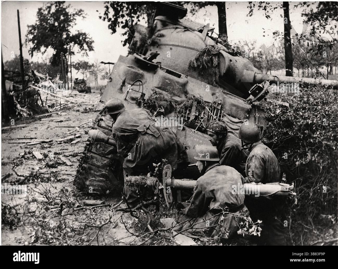 German paratroopers armed with panzefaust and panzerschrek sheltering ...