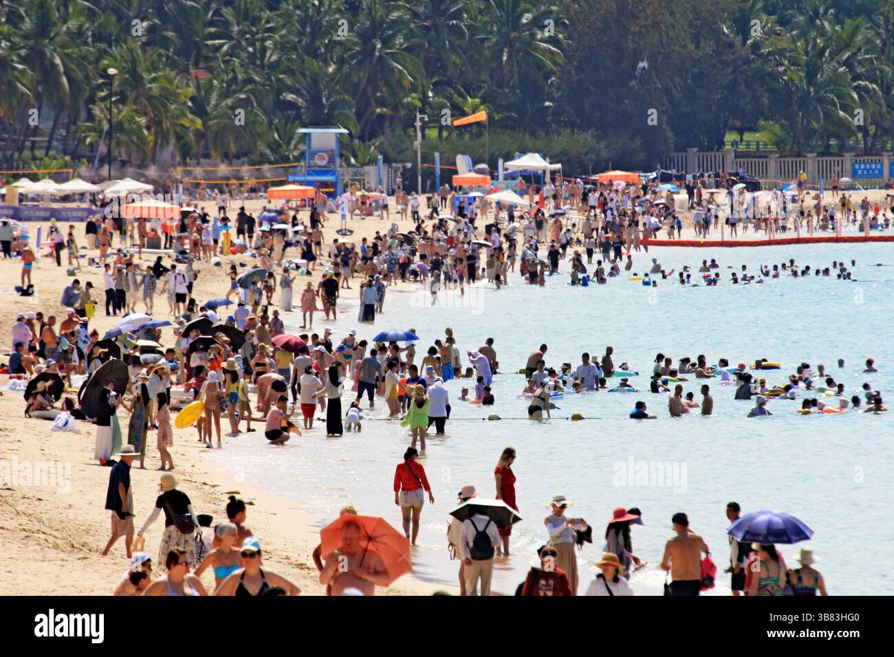 Tourists enjoy May Day vacation at Dadonghai Bay Scenic Area in Sanya ...