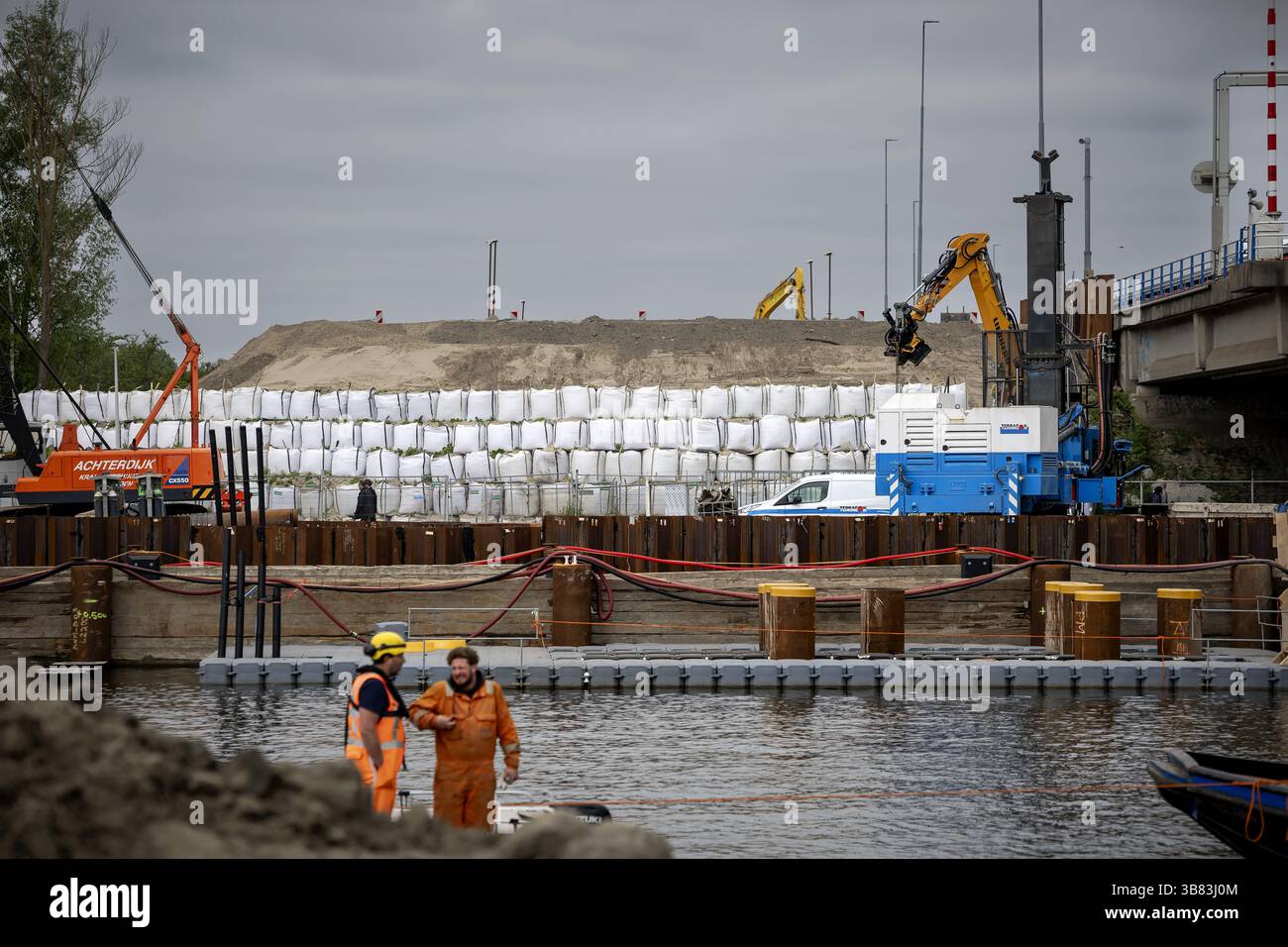 AMSTERDAM - Work on the bridge over the Nieuwe Meer along the A10 Zuid ...