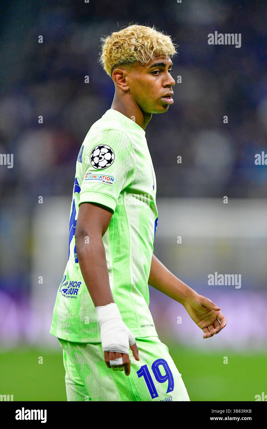 Milano, Italy. 06th May, 2025. Lamine Yamal (19) of FC Barcelona seen ...