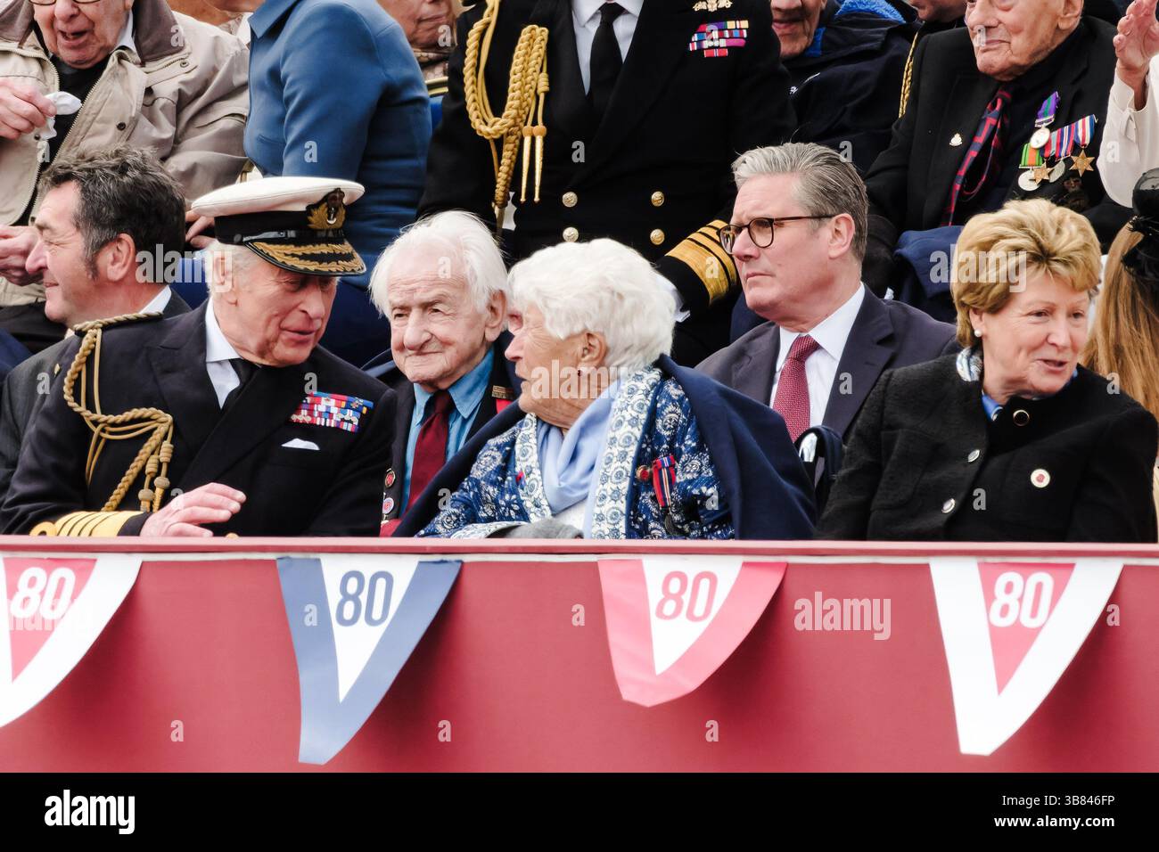 King charles iii and kier starmer with veterans hi-res stock ...