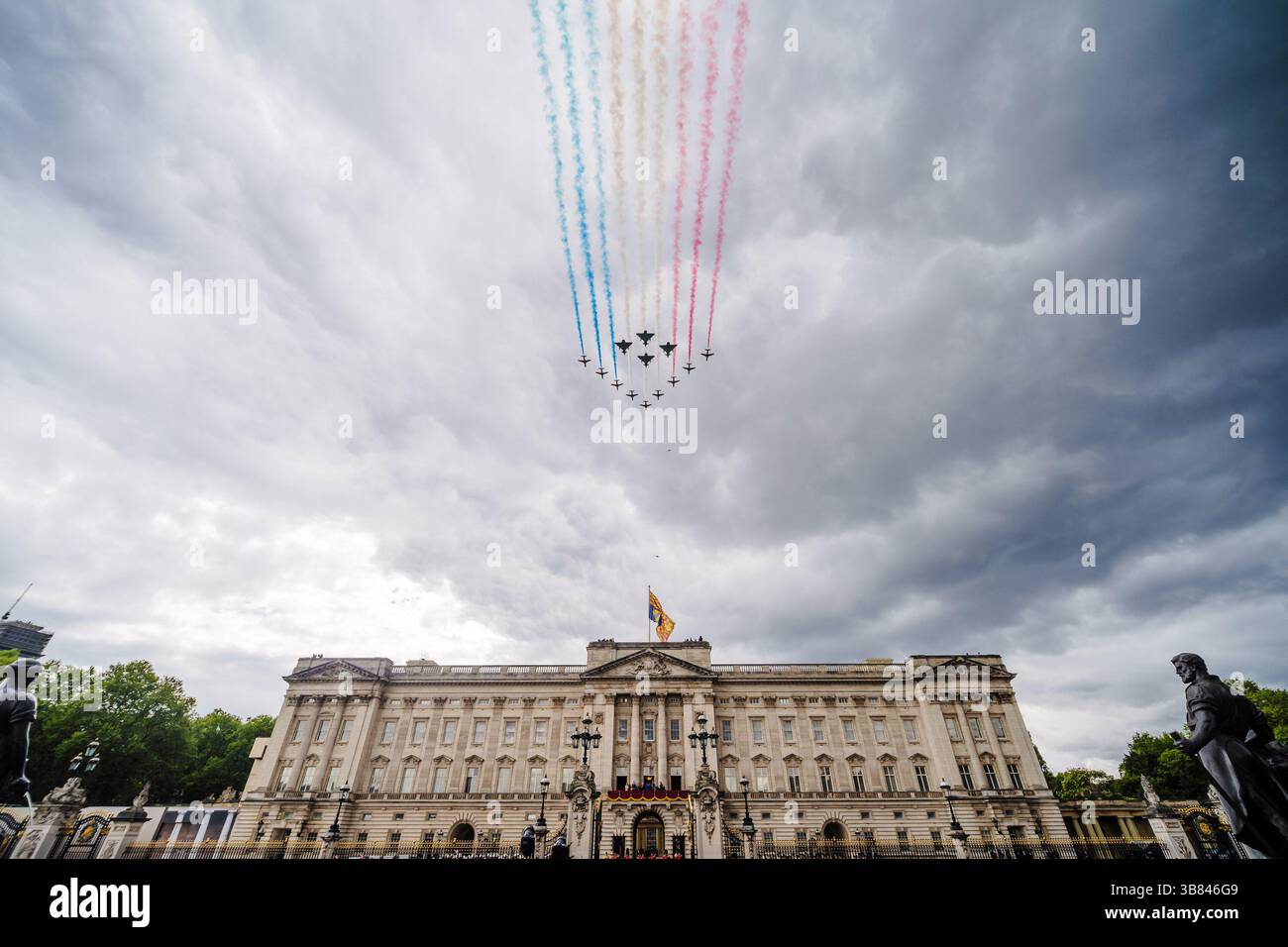 The Red Arrows fly over the palace as part of the VE80 Celebrations and ...