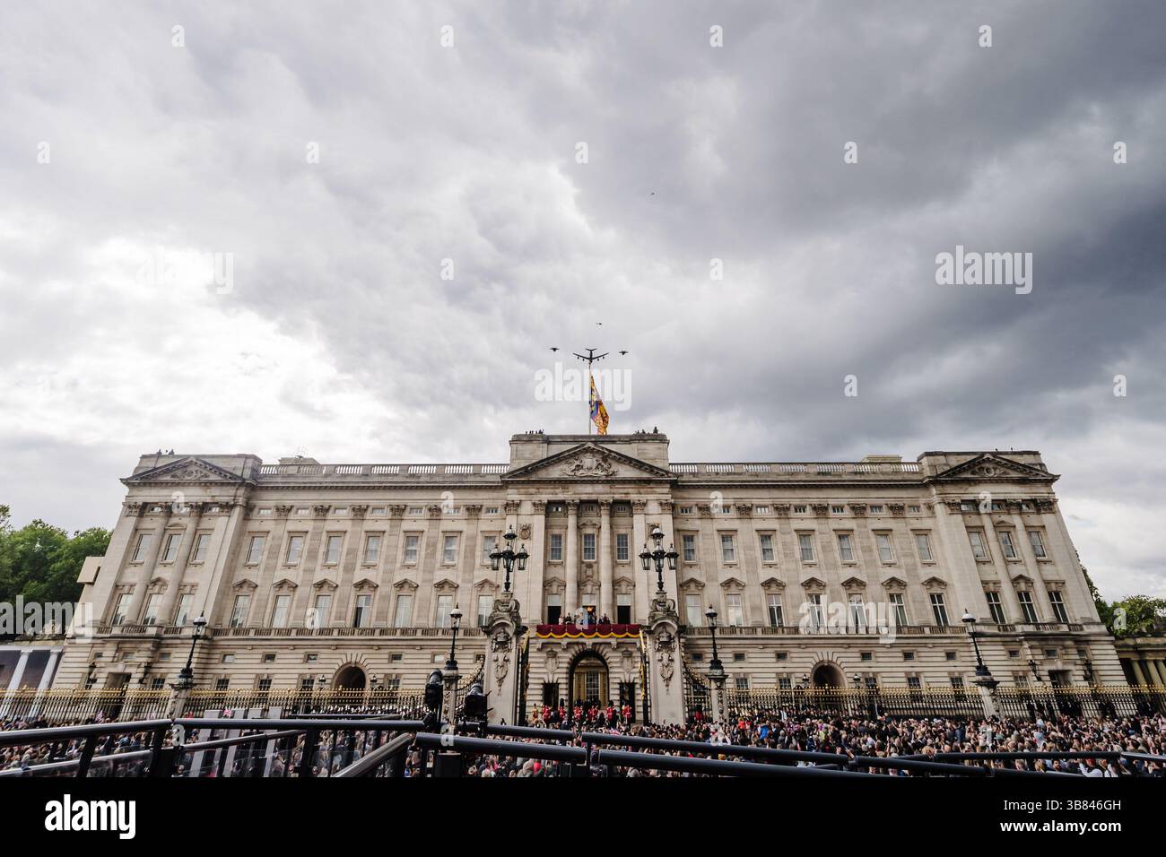 RAF Aircraft fly over the palace as part of the VE80 Celebrations and ...
