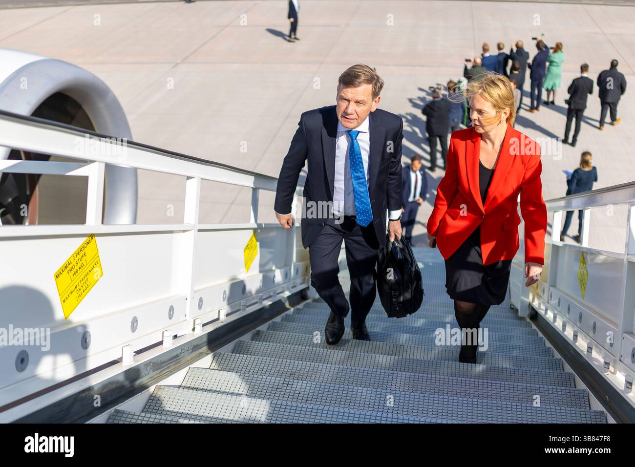 Johann Wadephul (CDU), Federal Foreign Minister, with his press spokeswoman Kathrin Derschauer ...