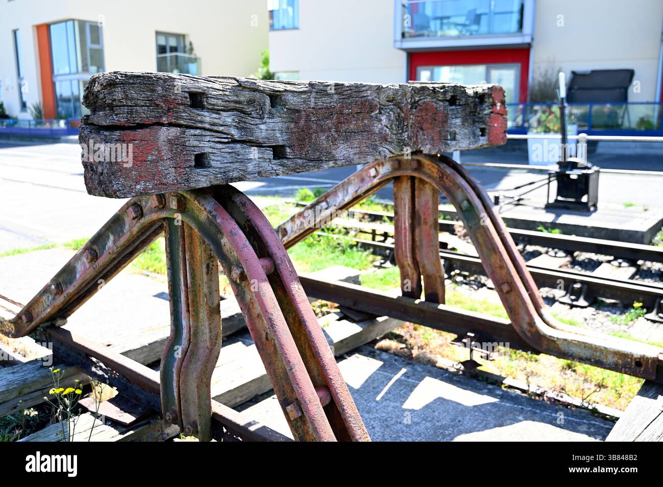 Old railway tracks bristol hi-res stock photography and images - Alamy