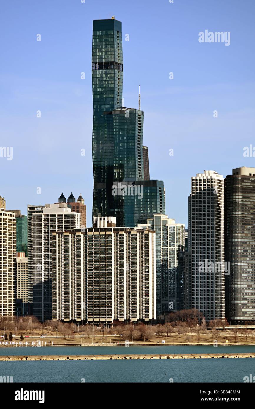 Chicago, Illinois, USA. Towering above its surroundings is the St ...