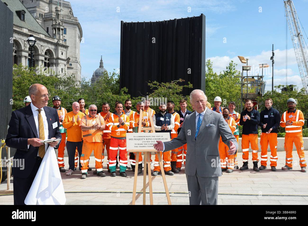 King Charles III with Andy Mitchell (left), CEO of Thames Tideway ...