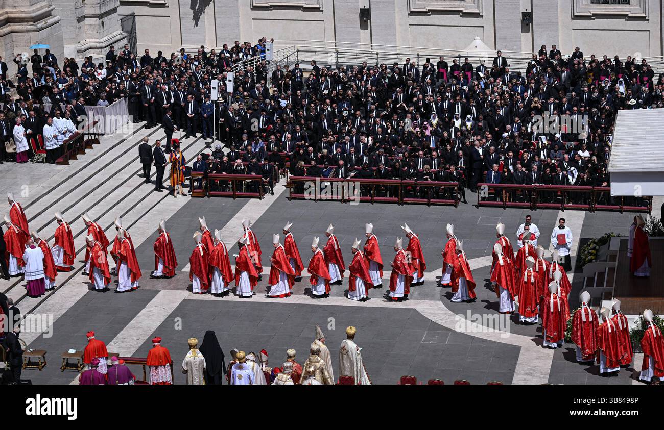 Rom, Vatikan 26.04.2025 Beerdigung Papst Franziskus: Der AUszug der ...