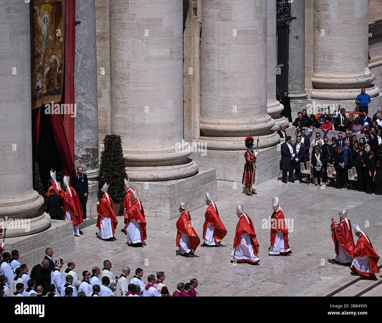 Rom, Vatikan 26.04.2025 Beerdigung Papst Franziskus: Der AUszug der ...