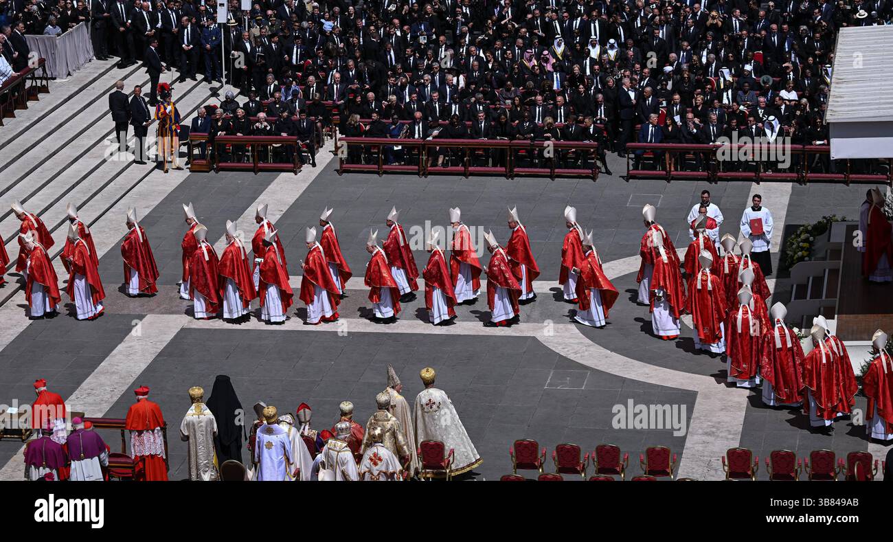 Rom, Vatikan 26.04.2025 Beerdigung Papst Franziskus: Der AUszug der ...