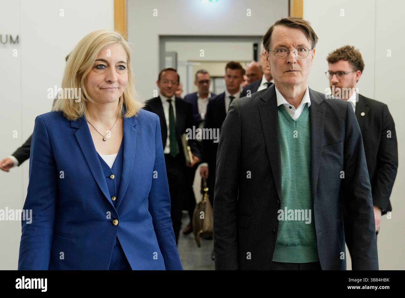 Outgoing Health Minister Karl Lauterbach, right, and new German Health ...