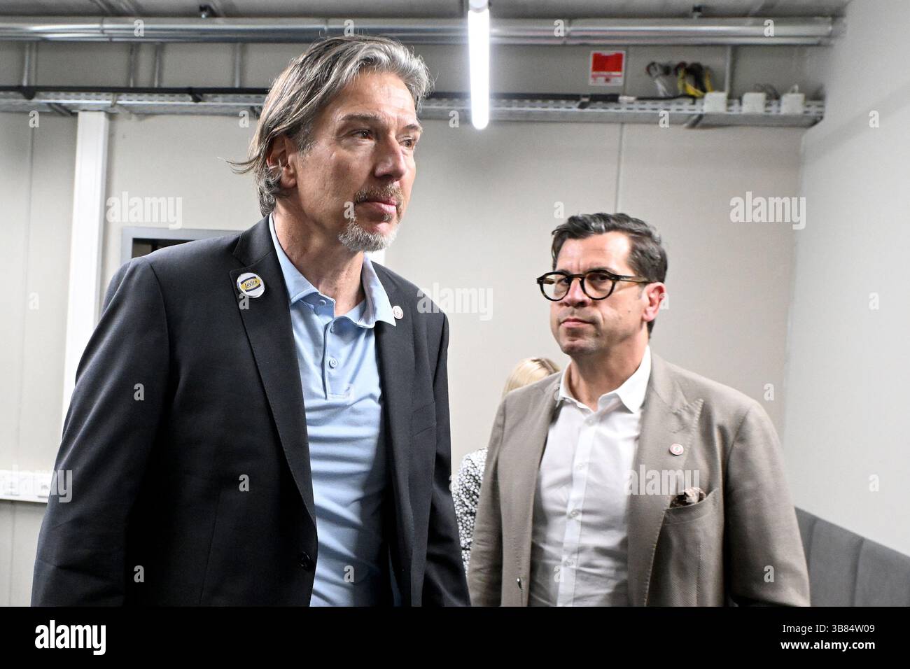 Landshut, Germany. 07th May, 2025. Ice hockey: DEL2. Uwe Krupp (l ...