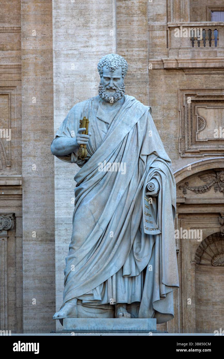 The monumental statue of Saint Peter in St. Peter's Square, in the ...