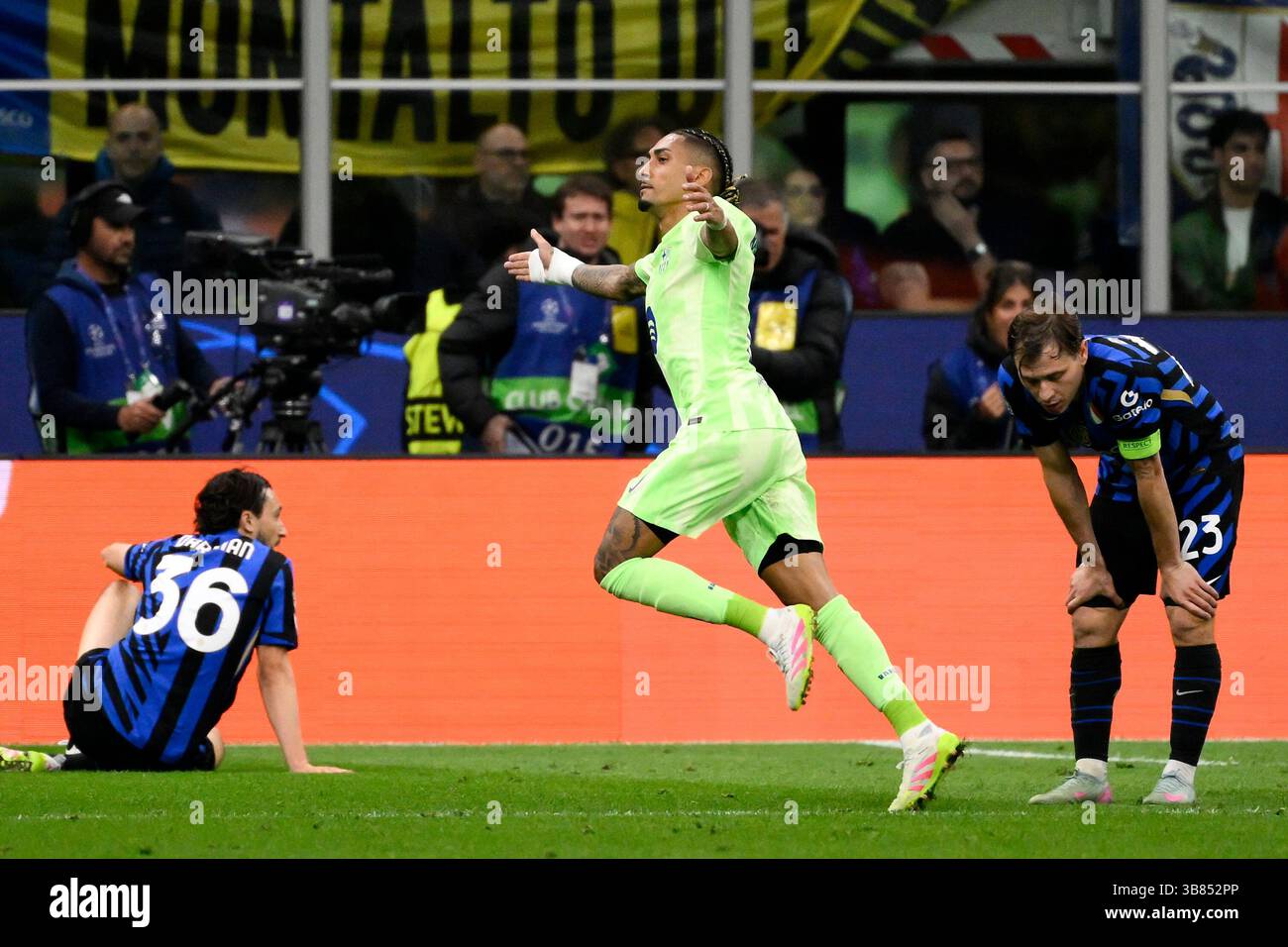 Raphael Dias Belloli Raphinha of Barcelona (c) celebrates after scoring ...