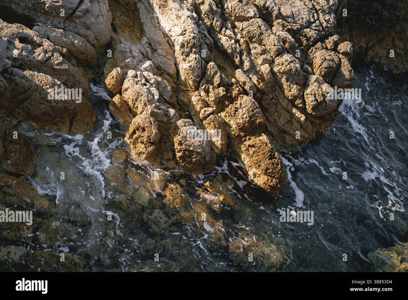 Wave hits hit cliff sea hi-res stock photography and images - Alamy