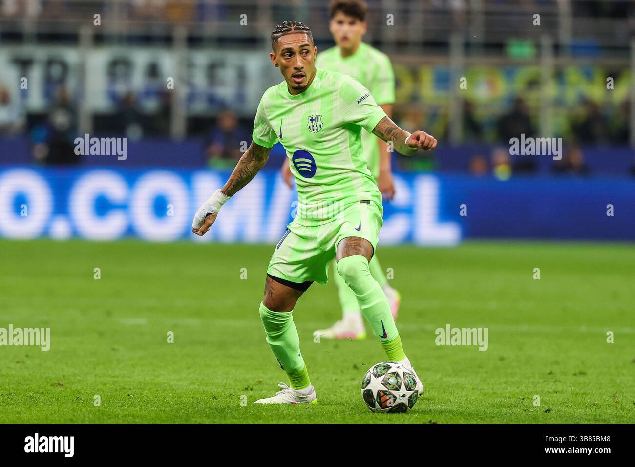 Milan, Italien. 06th May, 2025. Raphinha of FC Barcelona seen in action ...