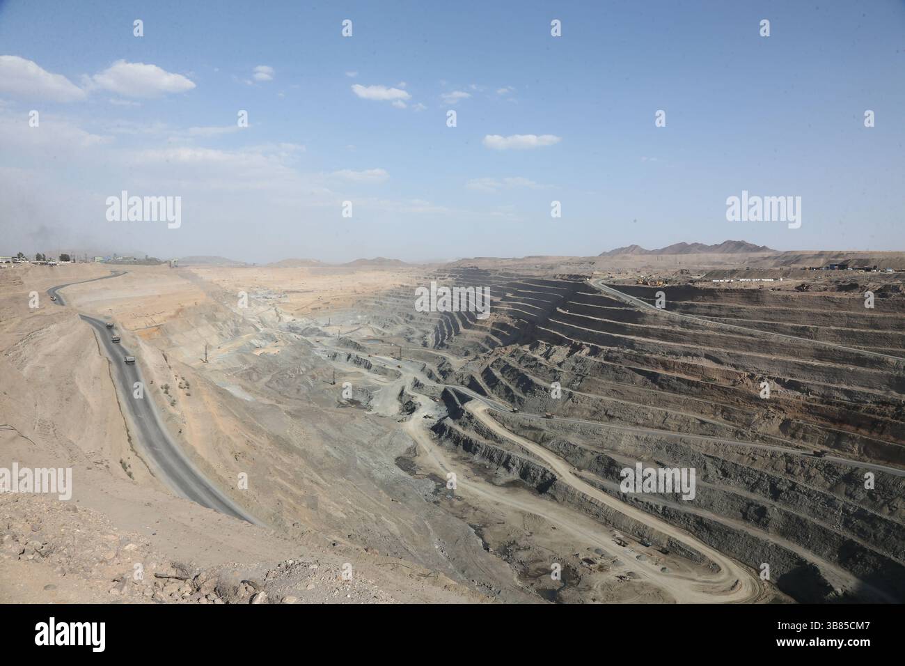 (250507) -- KERMAN, May 7, 2025 (Xinhua) -- This photo taken on May 1 ...